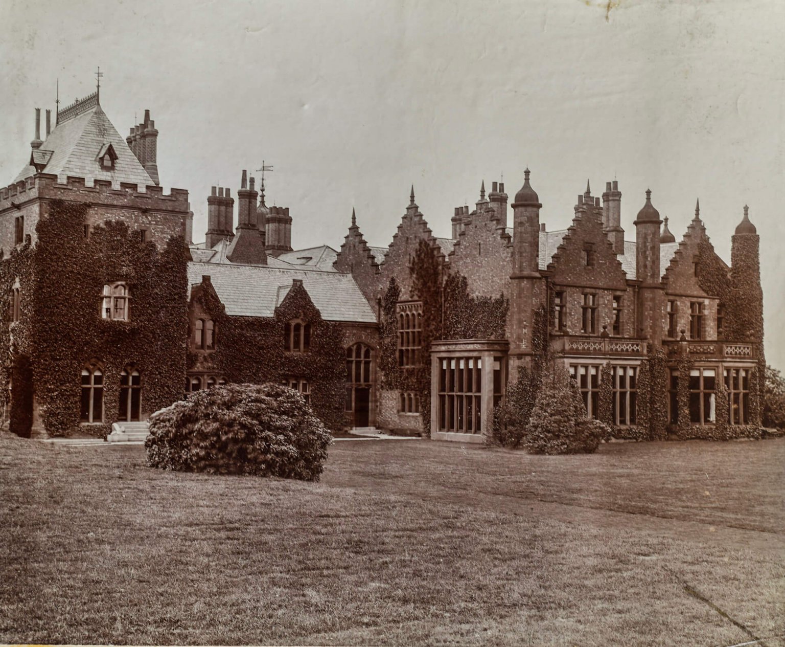 Heritage - Walton Hall and Gardens